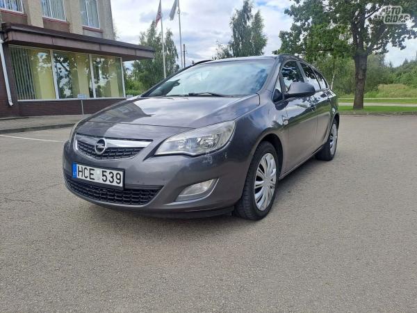 Opel Astra 2011 in Telschi on AUTOMOTO.COM.LV Grey Opel Astra 2011 in Telschi, with an engine capacity of 2.00 L and mileage of 300 thousand km for 1950 €, photo 4 on AUTOMOTO.COM.LV