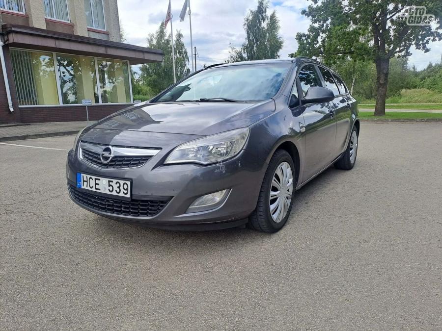 Grey Opel Astra 2011 in Telschi, with an engine capacity of 2.00 L and mileage of 300 thousand km for 1950 €, photo 4 on AUTOMOTO.COM.LV