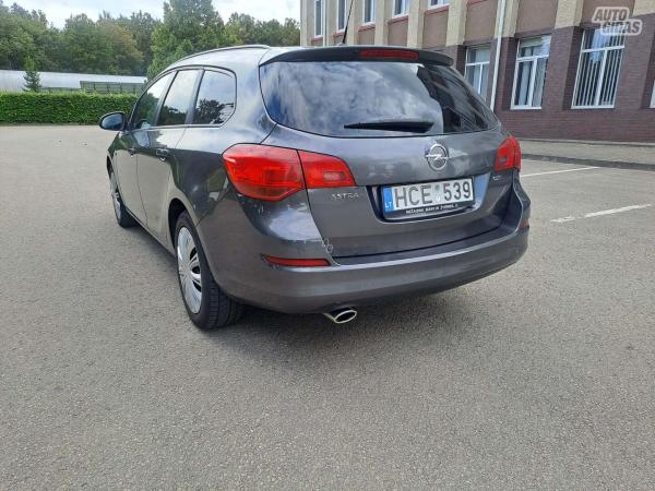 Opel Astra 2011 in Telschi on AUTOMOTO.COM.LV Grey Opel Astra 2011 in Telschi, with an engine capacity of 2.00 L and mileage of 300 thousand km for 1950 €, photo 5 on AUTOMOTO.COM.LV