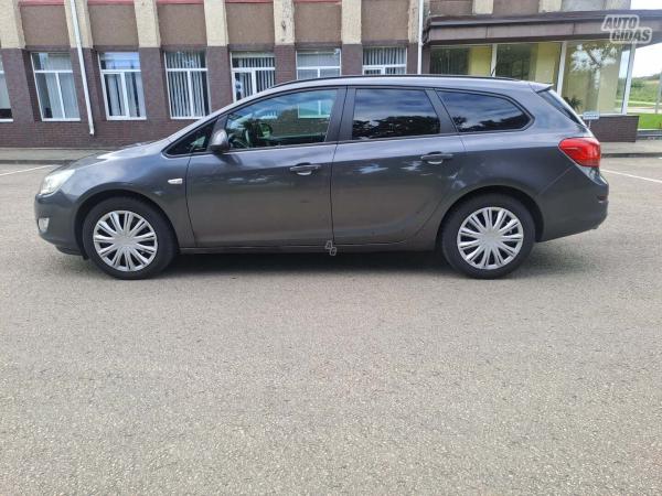 Opel Astra 2011 in Telschi on AUTOMOTO.COM.LV Grey Opel Astra 2011 in Telschi, with an engine capacity of 2.00 L and mileage of 300 thousand km for 1950 €, photo 8 on AUTOMOTO.COM.LV