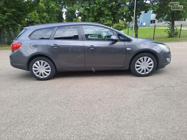 Opel Astra 2011 in Telschi on AUTOMOTO.COM.LV Grey Opel Astra 2011 in Telschi, with an engine capacity of 2.00 L and mileage of 300 thousand km for 1950 €, photo 9 on AUTOMOTO.COM.LV