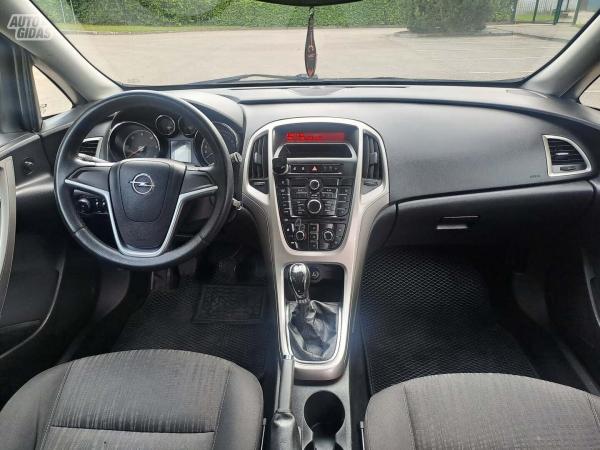 Opel Astra 2011 in Telschi on AUTOMOTO.COM.LV Grey Opel Astra 2011 in Telschi, with an engine capacity of 2.00 L and mileage of 300 thousand km for 1950 €, photo 10 on AUTOMOTO.COM.LV