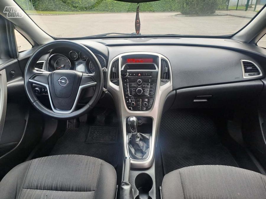 Grey Opel Astra 2011 in Telschi, with an engine capacity of 2.00 L and mileage of 300 thousand km for 1950 €, photo 10 on AUTOMOTO.COM.LV