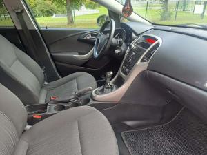Grey Opel Astra 2011 in Telschi, with an engine capacity of 2.00 L and mileage of 300 thousand km for 1950 €, photo 11 on AUTOMOTO.COM.LV