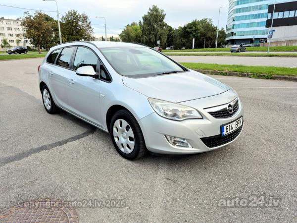 Grey Opel Astra 2011 in Tallinn, with an engine capacity of 1.40 L and mileage of 309 thousand km for 1990 €, photo 4 on AUTOMOTO.COM.LV
