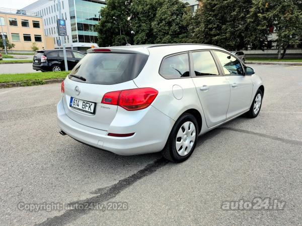 Grey Opel Astra 2011 in Tallinn, with an engine capacity of 1.40 L and mileage of 309 thousand km for 1990 €, photo 5 on AUTOMOTO.COM.LV
