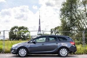 Grey Opel Astra 2011 in Riga, with an engine capacity of 1.70 L and mileage of 299 thousand km for 4290 €, photo 5 on AUTOMOTO.COM.LV