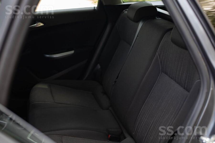 Grey Opel Astra 2011 in Riga, with an engine capacity of 1.70 L and mileage of 299 thousand km for 4290 €, photo 11 on AUTOMOTO.COM.LV