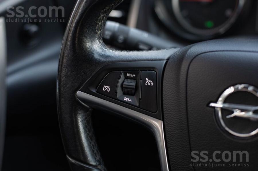 Grey Opel Astra 2011 in Riga, with an engine capacity of 1.70 L and mileage of 299 thousand km for 4290 €, photo 16 on AUTOMOTO.COM.LV