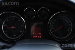 Grey Opel Astra 2011 in Riga, with an engine capacity of 1.70 L and mileage of 299 thousand km for 4290 €, photo 17 on AUTOMOTO.COM.LV