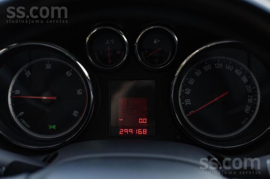Grey Opel Astra 2011 in Riga, with an engine capacity of 1.70 L and mileage of 299 thousand km for 4290 €, photo 17 on AUTOMOTO.COM.LV
