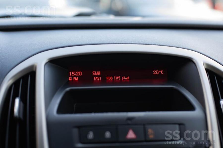 Grey Opel Astra 2011 in Riga, with an engine capacity of 1.70 L and mileage of 299 thousand km for 4290 €, photo 18 on AUTOMOTO.COM.LV