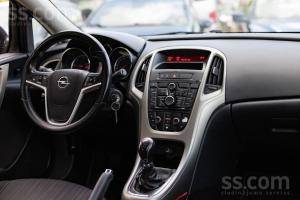 Grey Opel Astra 2011 in Riga, with an engine capacity of 1.70 L and mileage of 299 thousand km for 4290 €, photo 21 on AUTOMOTO.COM.LV