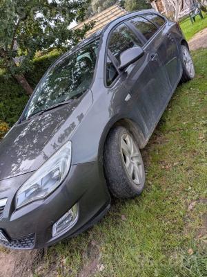 Grey Opel Astra 2011 in Jekabpils, with an engine capacity of 1.40 L and mileage of 236 thousand km for 2700 €, photo 6 on AUTOMOTO.COM.LV