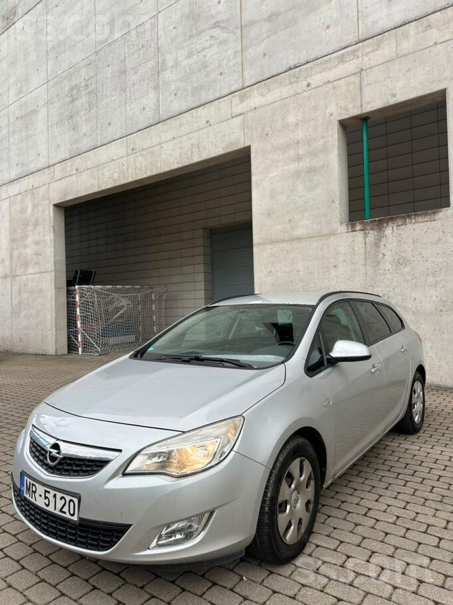 Grey Opel Astra 2011 in Jelgava, with an engine capacity of 1.70 L and mileage of 213 thousand km for 2100 €, photo 5 on AUTOMOTO.COM.LV