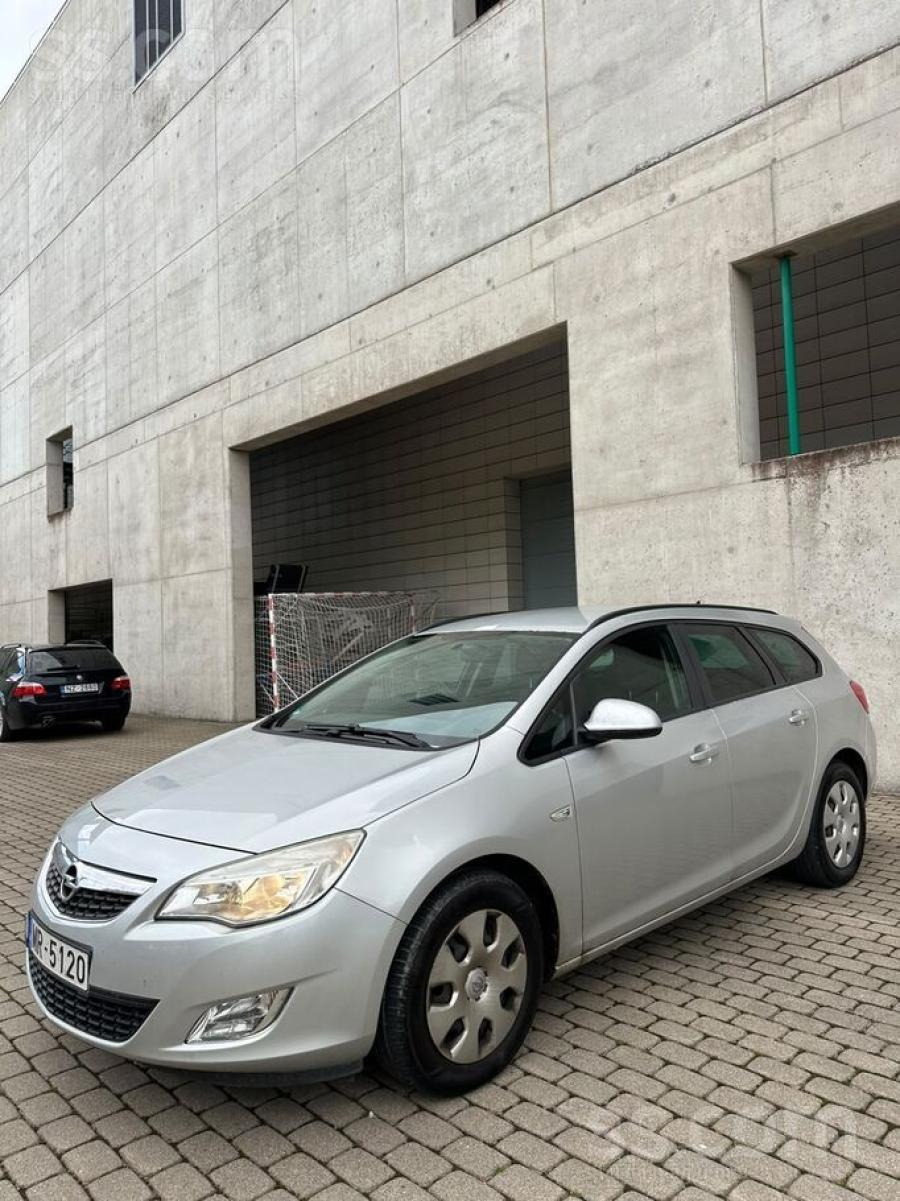 Grey Opel Astra 2011 in Jelgava, with an engine capacity of 1.70 L and mileage of 213 thousand km for 2100 €, photo 6 on AUTOMOTO.COM.LV