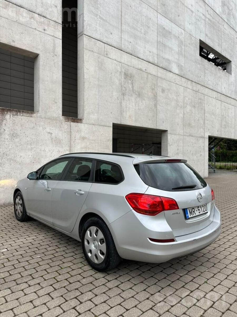 Grey Opel Astra 2011 in Jelgava, with an engine capacity of 1.70 L and mileage of 213 thousand km for 2100 €, photo 7 on AUTOMOTO.COM.LV