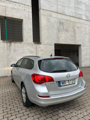 Grey Opel Astra 2011 in Jelgava, with an engine capacity of 1.70 L and mileage of 213 thousand km for 2100 €, photo 8 on AUTOMOTO.COM.LV