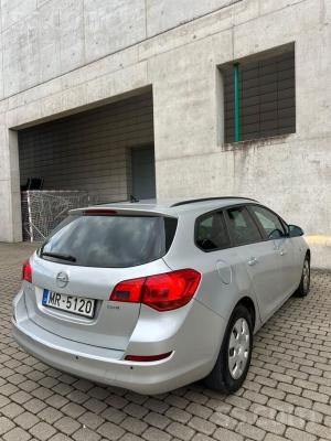 Grey Opel Astra 2011 in Jelgava, with an engine capacity of 1.70 L and mileage of 213 thousand km for 2100 €, photo 10 on AUTOMOTO.COM.LV