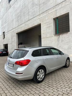 Grey Opel Astra 2011 in Jelgava, with an engine capacity of 1.70 L and mileage of 213 thousand km for 2100 €, photo 11 on AUTOMOTO.COM.LV