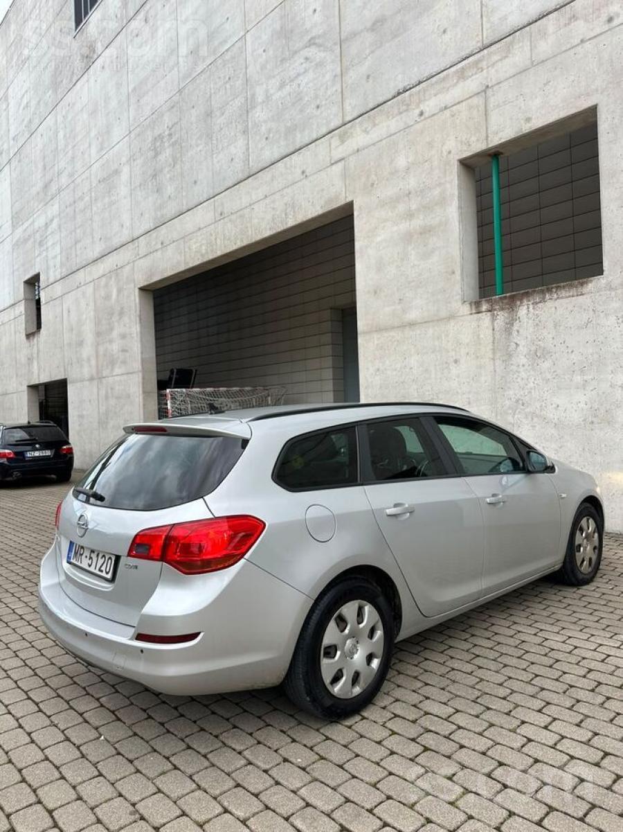 Grey Opel Astra 2011 in Jelgava, with an engine capacity of 1.70 L and mileage of 213 thousand km for 2100 €, photo 11 on AUTOMOTO.COM.LV