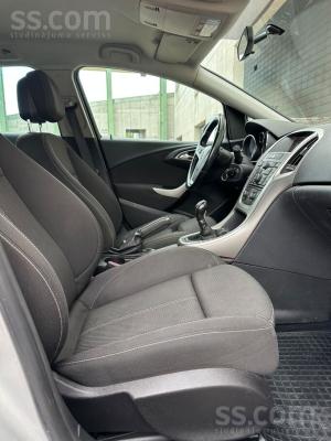 Grey Opel Astra 2011 in Jelgava, with an engine capacity of 1.70 L and mileage of 213 thousand km for 2100 €, photo 12 on AUTOMOTO.COM.LV