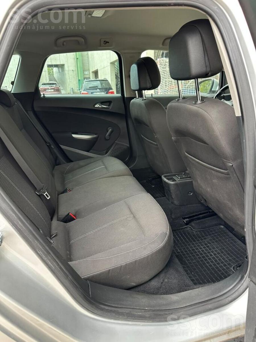 Grey Opel Astra 2011 in Jelgava, with an engine capacity of 1.70 L and mileage of 213 thousand km for 2100 €, photo 13 on AUTOMOTO.COM.LV