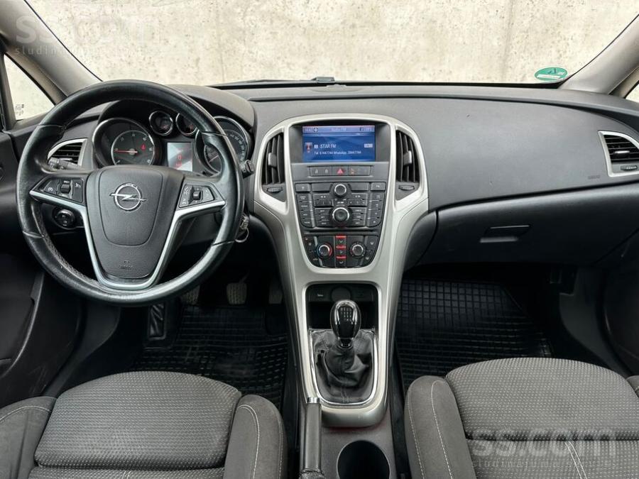 Grey Opel Astra 2011 in Jelgava, with an engine capacity of 1.70 L and mileage of 213 thousand km for 2100 €, photo 14 on AUTOMOTO.COM.LV