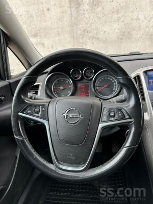 Grey Opel Astra 2011 in Jelgava, with an engine capacity of 1.70 L and mileage of 213 thousand km for 2100 €, photo 15 on AUTOMOTO.COM.LV