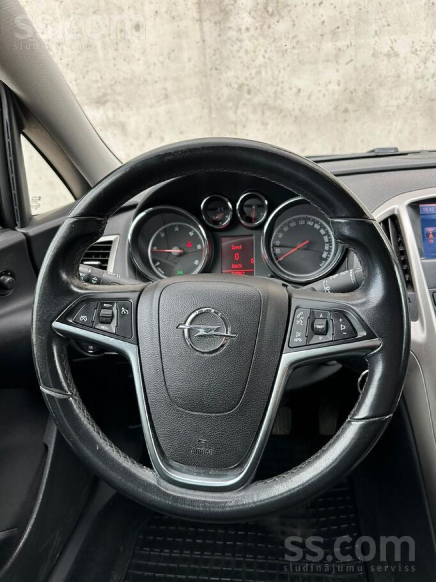 Grey Opel Astra 2011 in Jelgava, with an engine capacity of 1.70 L and mileage of 213 thousand km for 2100 €, photo 15 on AUTOMOTO.COM.LV