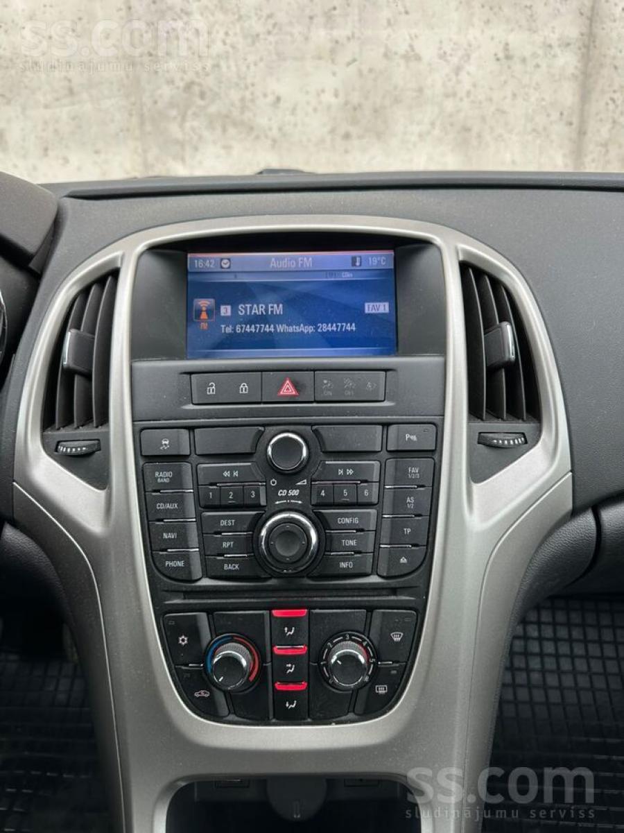 Grey Opel Astra 2011 in Jelgava, with an engine capacity of 1.70 L and mileage of 213 thousand km for 2100 €, photo 17 on AUTOMOTO.COM.LV