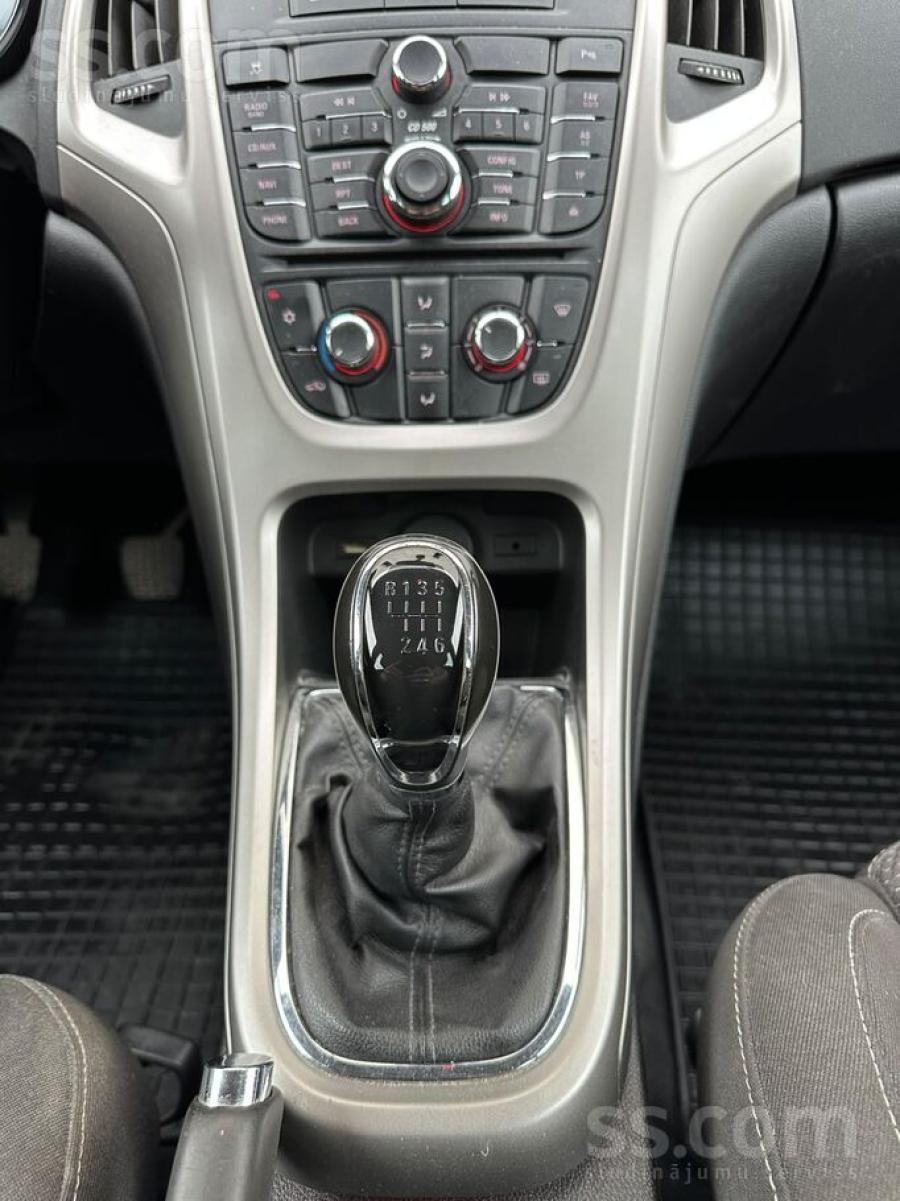 Grey Opel Astra 2011 in Jelgava, with an engine capacity of 1.70 L and mileage of 213 thousand km for 2100 €, photo 18 on AUTOMOTO.COM.LV
