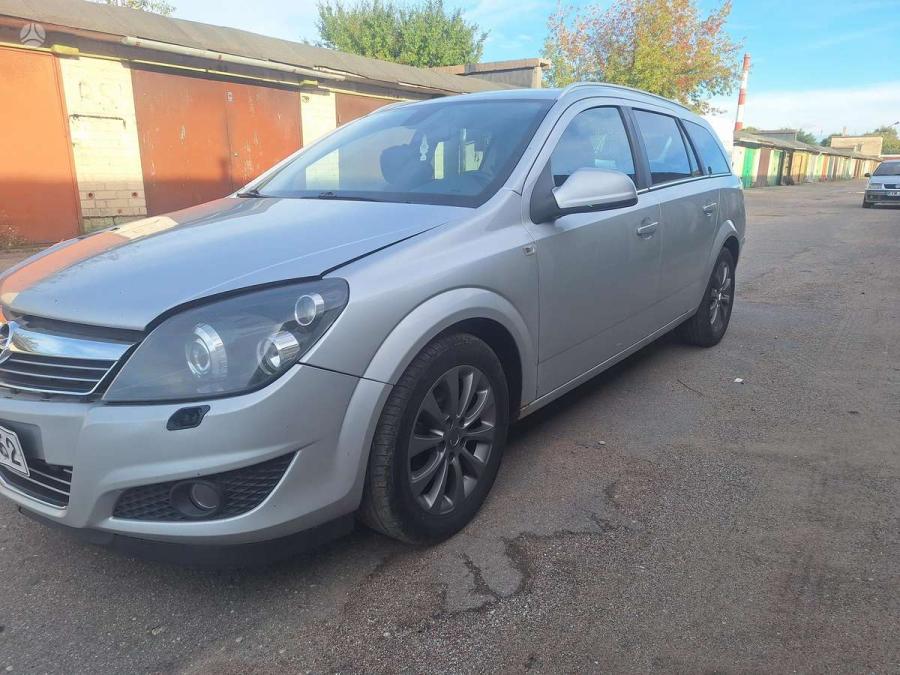 Pelēks Opel Astra 2011 Klaipėda, ar dzinēja tilpumu 1.70 L un nobraukumu 0 tūkst. km par 1250 €, foto 1 vietnē AUTOMOTO.COM.LV