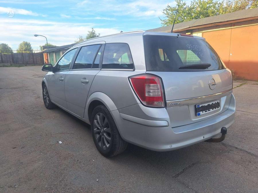 Pelēks Opel Astra 2011 Klaipėda, ar dzinēja tilpumu 1.70 L un nobraukumu 0 tūkst. km par 1250 €, foto 3 vietnē AUTOMOTO.COM.LV