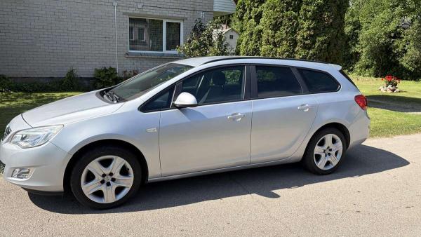 Pelēks Opel Astra 2011 Kupiškis, ar dzinēja tilpumu 1.40 L un nobraukumu 188 tūkst. km par 2450 €, foto 3 vietnē AUTOMOTO.COM.LV