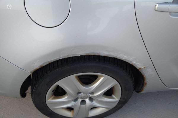 Grey Opel Astra 2011 in Vilnius, with an engine capacity of 1.69 L and mileage of 359 thousand km for 2399 €, photo 5 on AUTOMOTO.COM.LV