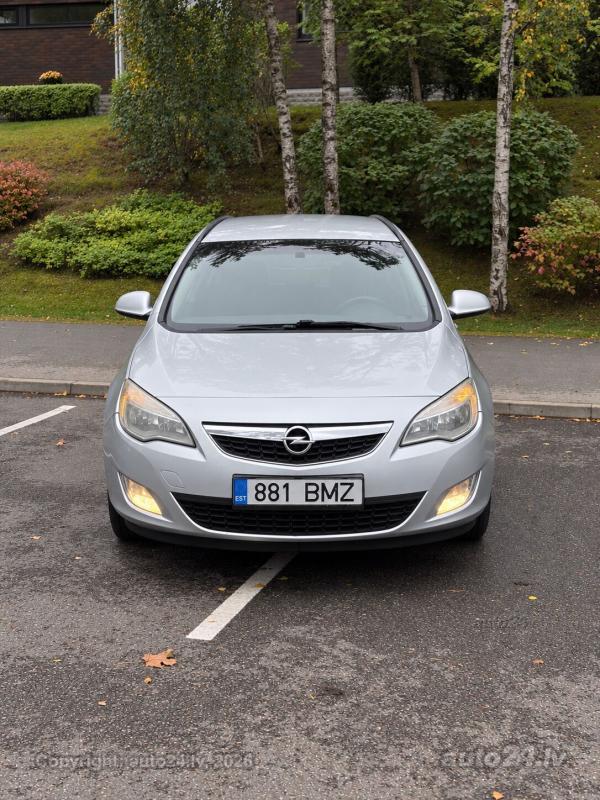 Grey Opel Astra 2011 in Tallinn, with an engine capacity of 1.70 L and mileage of 203 thousand km for 3400 €, photo 3 on AUTOMOTO.COM.LV