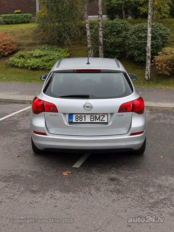 Grey Opel Astra 2011 in Tallinn, with an engine capacity of 1.70 L and mileage of 203 thousand km for 3400 €, photo 6 on AUTOMOTO.COM.LV