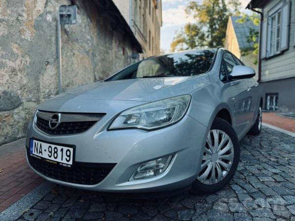 Grey Opel Astra 2011 in Cesis, with an engine capacity of 1.70 L and mileage of 0 thousand km for 2850 €, photo 4 on AUTOMOTO.COM.LV