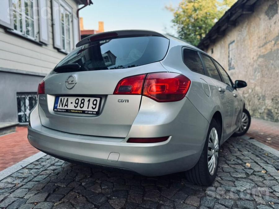 Grey Opel Astra 2011 in Cesis, with an engine capacity of 1.70 L and mileage of 0 thousand km for 2850 €, photo 6 on AUTOMOTO.COM.LV