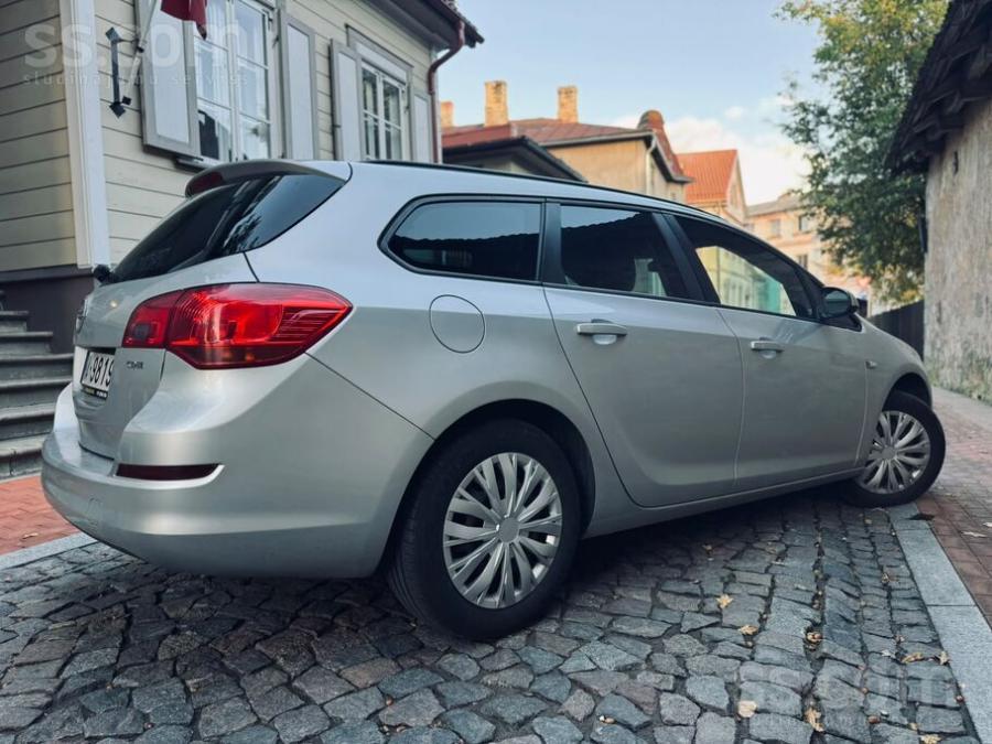 Grey Opel Astra 2011 in Cesis, with an engine capacity of 1.70 L and mileage of 0 thousand km for 2850 €, photo 7 on AUTOMOTO.COM.LV
