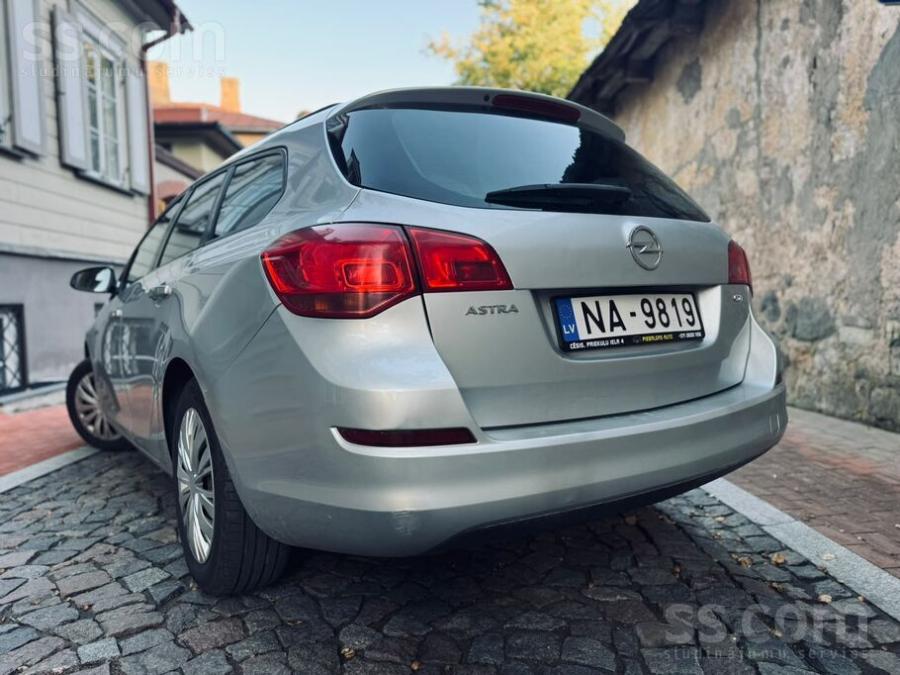 Grey Opel Astra 2011 in Cesis, with an engine capacity of 1.70 L and mileage of 0 thousand km for 2850 €, photo 8 on AUTOMOTO.COM.LV