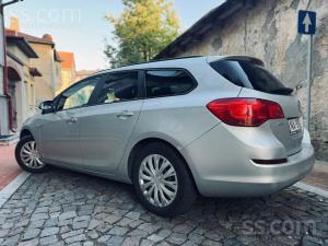 Grey Opel Astra 2011 in Cesis, with an engine capacity of 1.70 L and mileage of 0 thousand km for 2850 €, photo 9 on AUTOMOTO.COM.LV