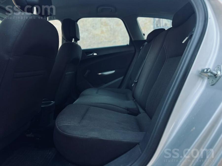 Grey Opel Astra 2011 in Cesis, with an engine capacity of 1.70 L and mileage of 0 thousand km for 2850 €, photo 11 on AUTOMOTO.COM.LV