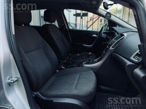 Grey Opel Astra 2011 in Cesis, with an engine capacity of 1.70 L and mileage of 0 thousand km for 2850 €, photo 12 on AUTOMOTO.COM.LV