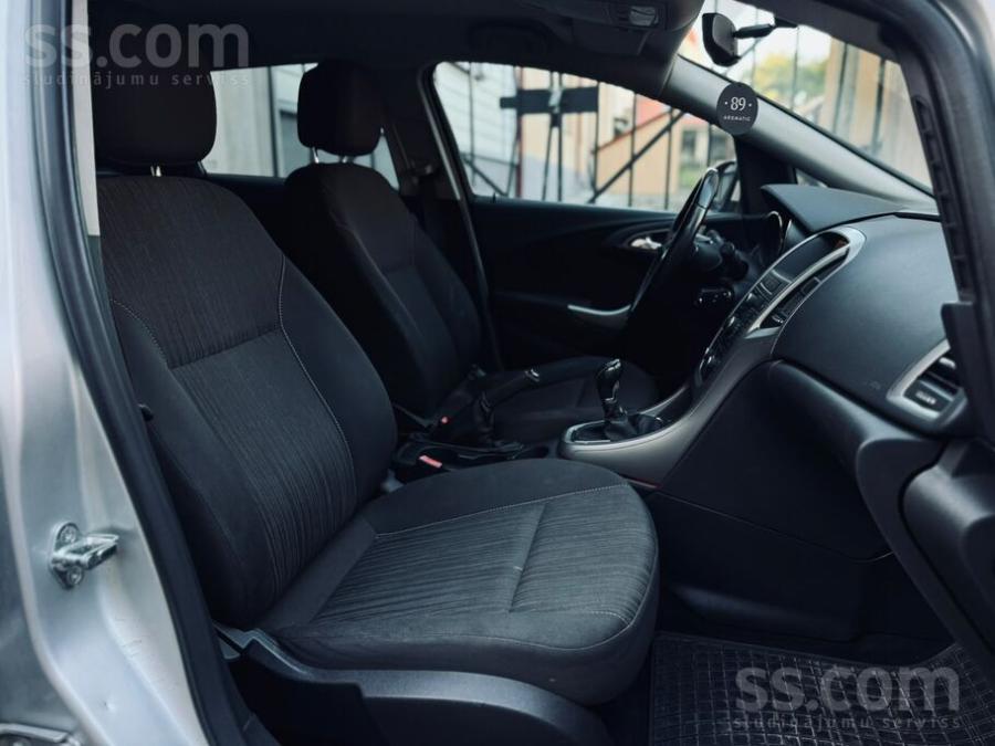 Grey Opel Astra 2011 in Cesis, with an engine capacity of 1.70 L and mileage of 0 thousand km for 2850 €, photo 12 on AUTOMOTO.COM.LV