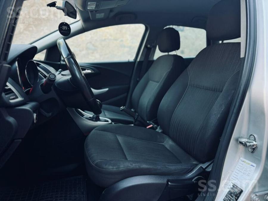 Grey Opel Astra 2011 in Cesis, with an engine capacity of 1.70 L and mileage of 0 thousand km for 2850 €, photo 13 on AUTOMOTO.COM.LV