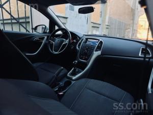 Grey Opel Astra 2011 in Cesis, with an engine capacity of 1.70 L and mileage of 0 thousand km for 2850 €, photo 14 on AUTOMOTO.COM.LV