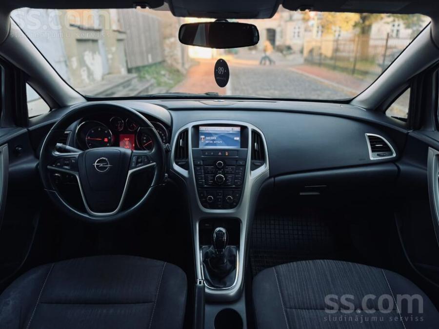 Grey Opel Astra 2011 in Cesis, with an engine capacity of 1.70 L and mileage of 0 thousand km for 2850 €, photo 15 on AUTOMOTO.COM.LV