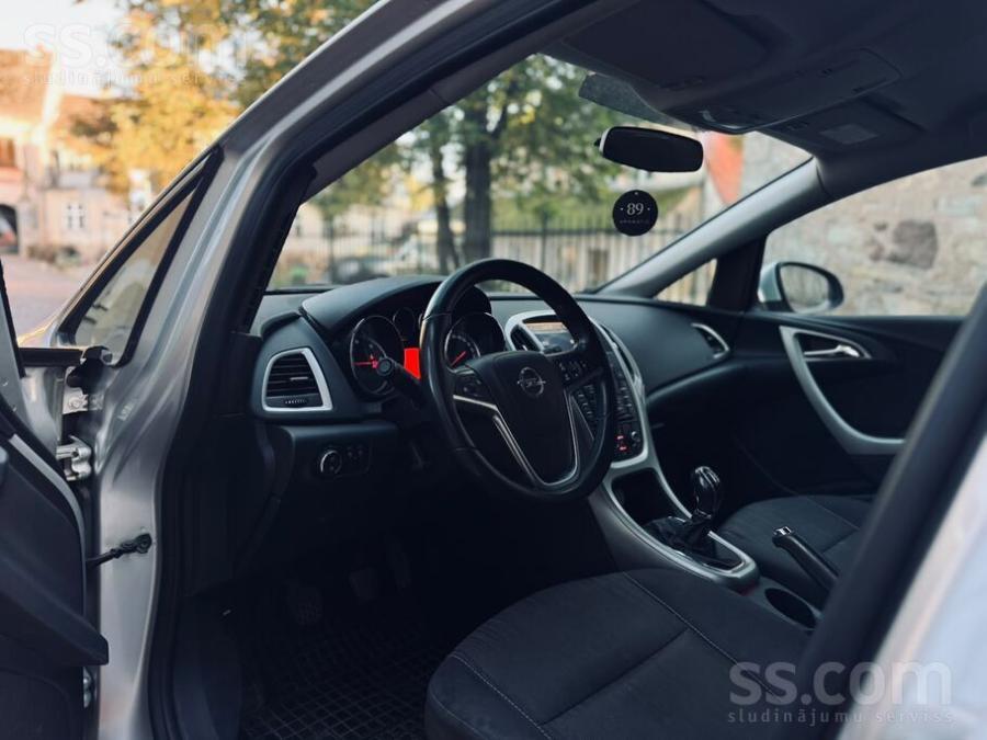 Grey Opel Astra 2011 in Cesis, with an engine capacity of 1.70 L and mileage of 0 thousand km for 2850 €, photo 18 on AUTOMOTO.COM.LV